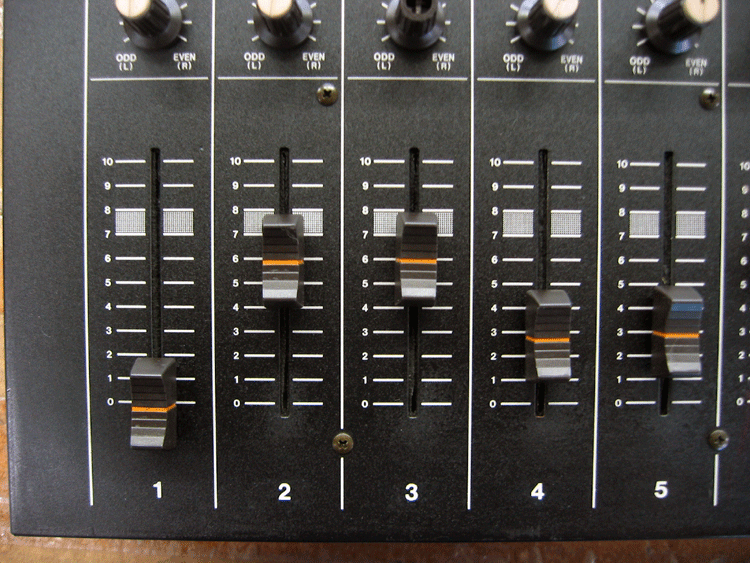 TASCAM 8채널 믹서 M-108 팝니다. | 뮤플
